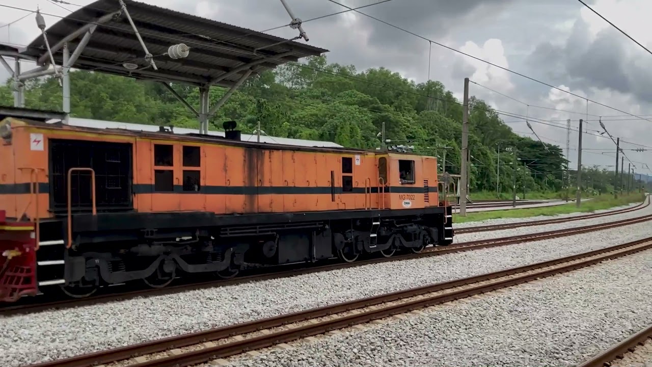 At KTMB Rawang Train Station - KTMB/DMIA use of Meter Gauge Locomotive ...