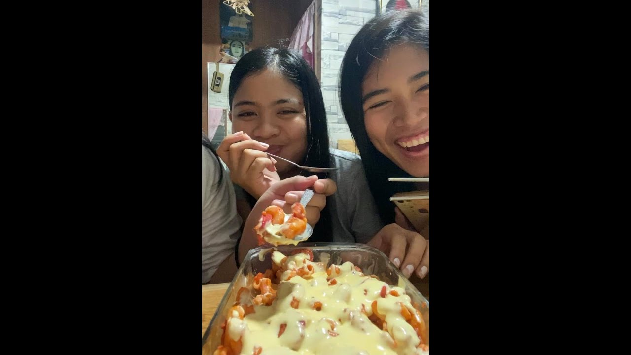 Home made Mac and Cheese mukbang with sissies - YouTube