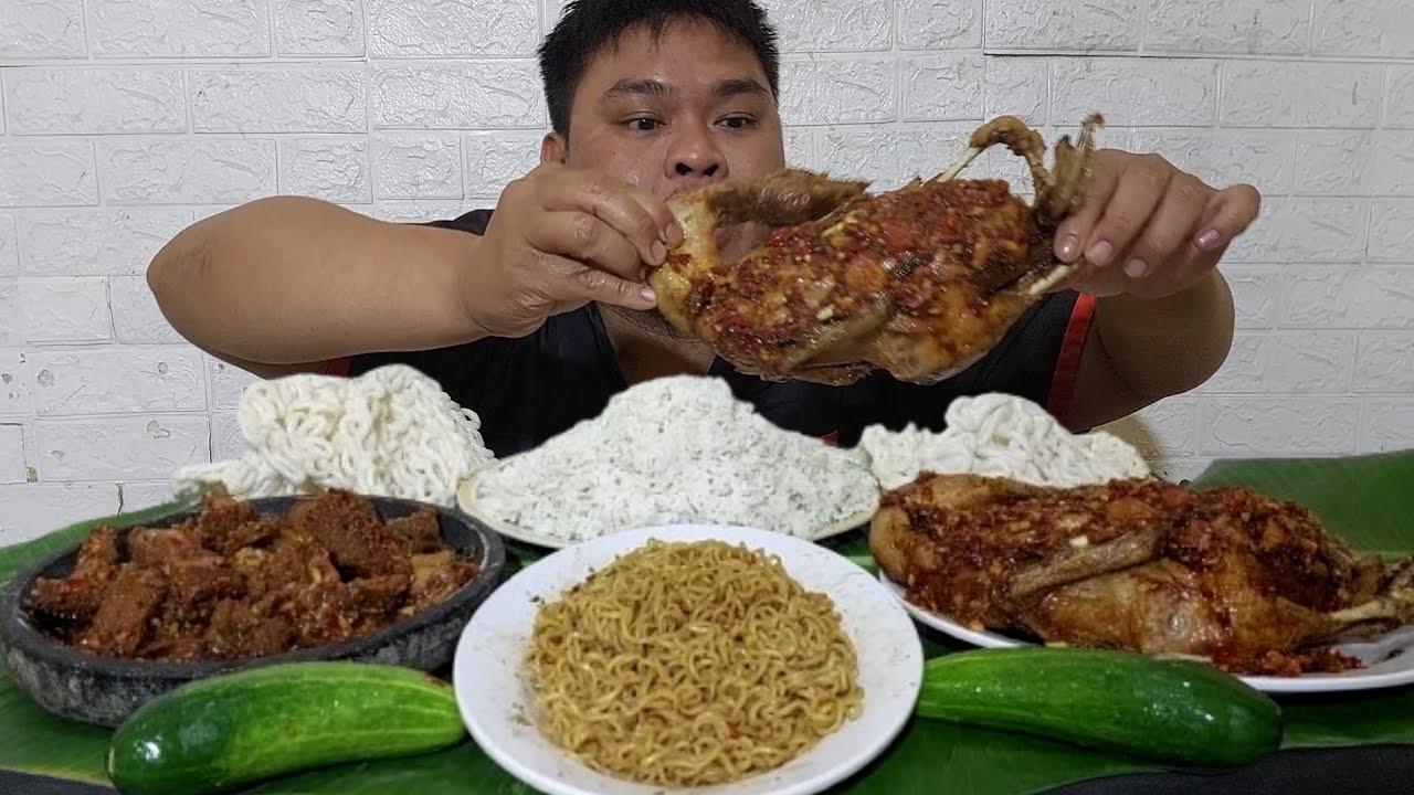 MAKAN SIANG BEBEK SAMBAL KECAP+BABAT SAPI BUMBU HITAM.. - YouTube