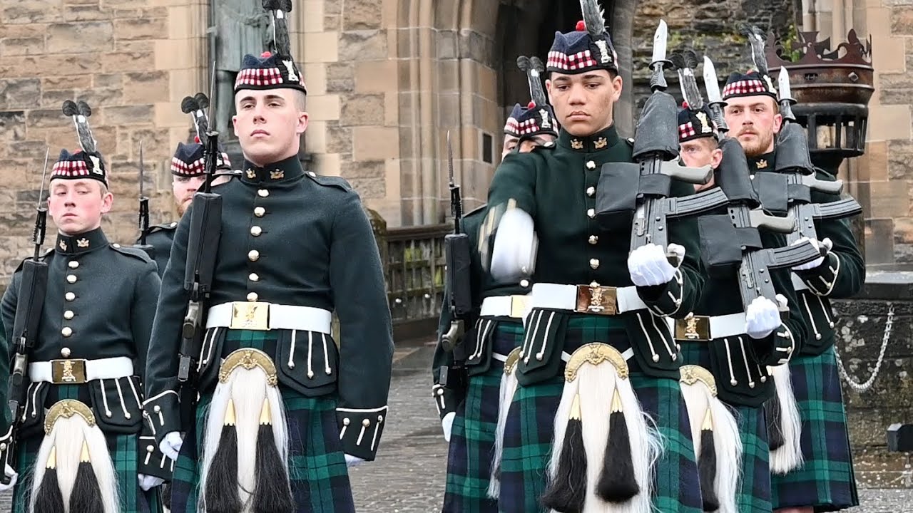 Mounting of Guards at Edinburgh Castle on 23 May 2024 - YouTube