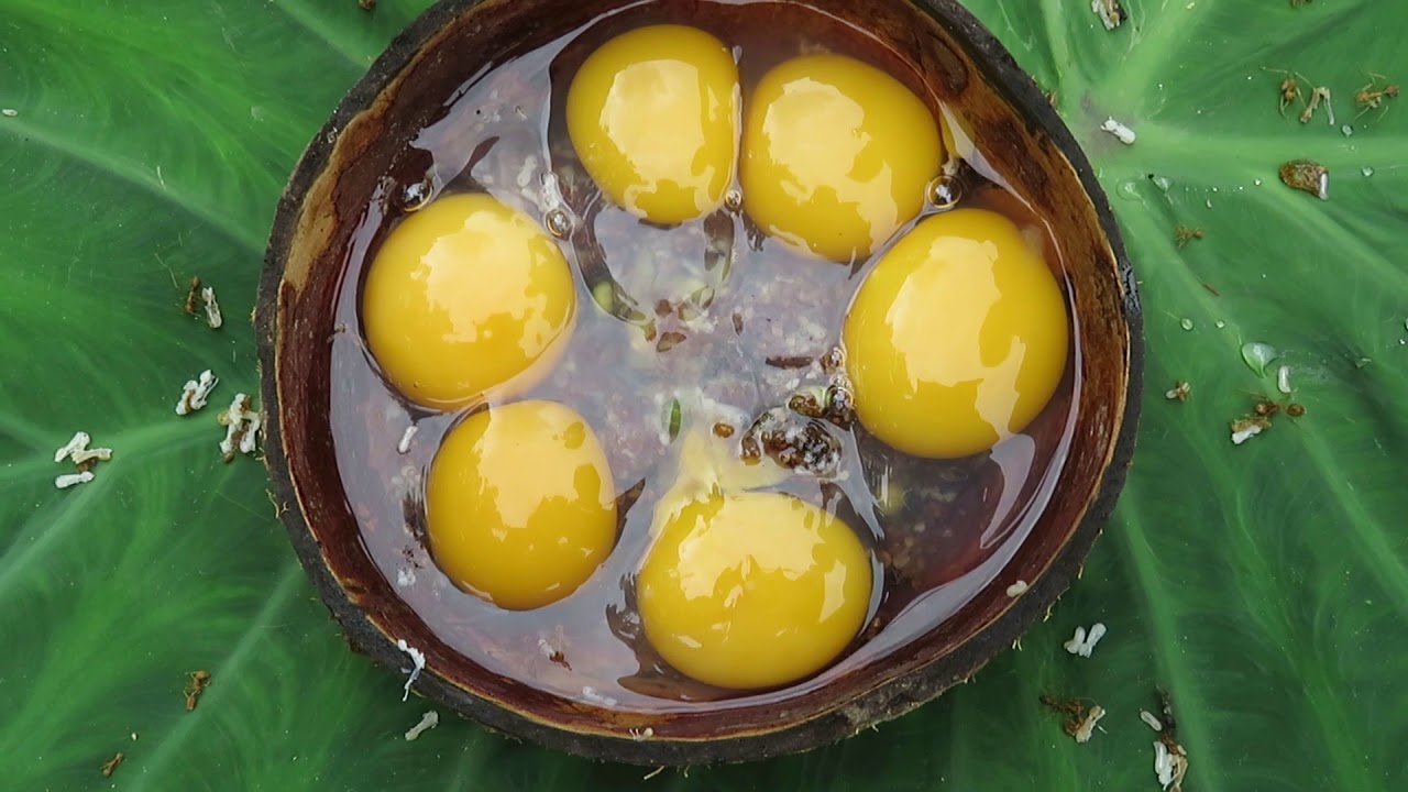 Cooking smart woman:Red ants and eggs were cleverly cooked by woman ...