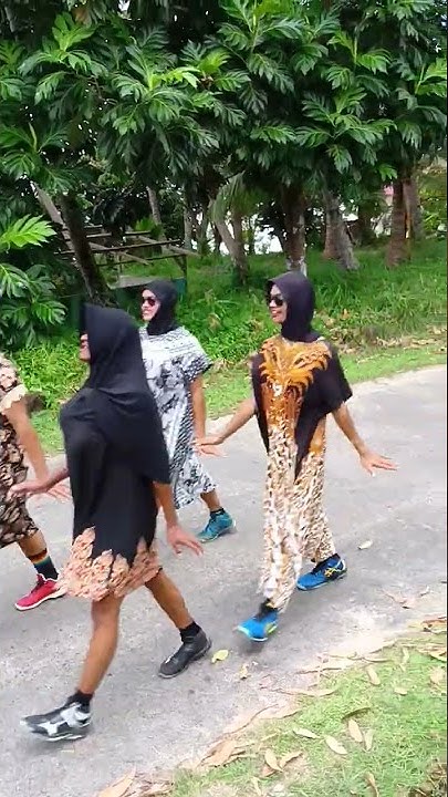 Lomba Gerak Jalan Kocak Hut RI ke 77 17 Agustus 2022 #shorts #taufikrchannel - YouTube