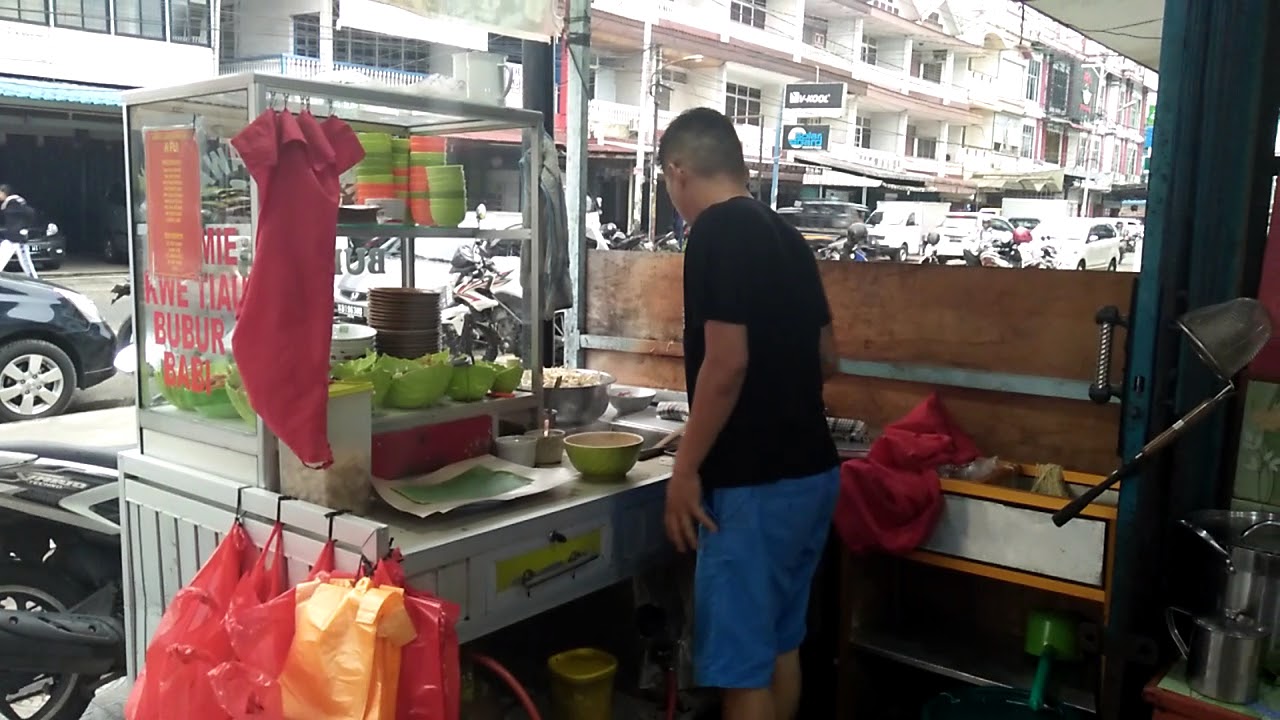 Bakmi loncat singkawang afui - YouTube