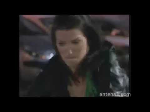 Kız Polis Adamı Kelpeçeliyor