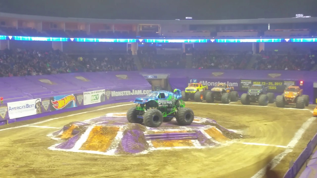 Monster Jam bok center 2 - YouTube
