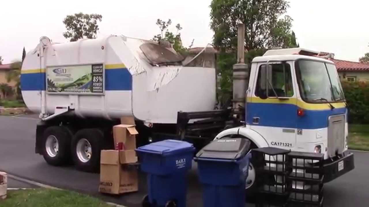 Volvo WX64 and Autocar WX64 Heil Rapids - YouTube