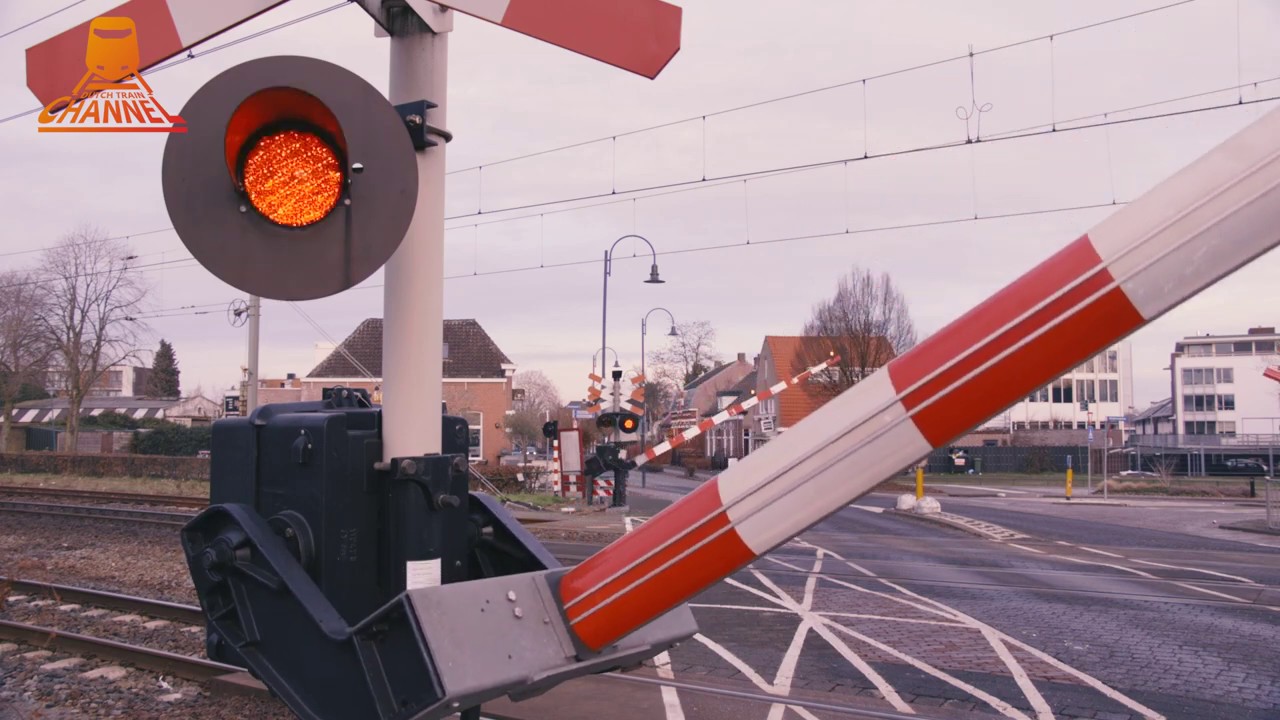 DUTCH RAILROAD CROSSING - Rijen - Stationsstraat - YouTube