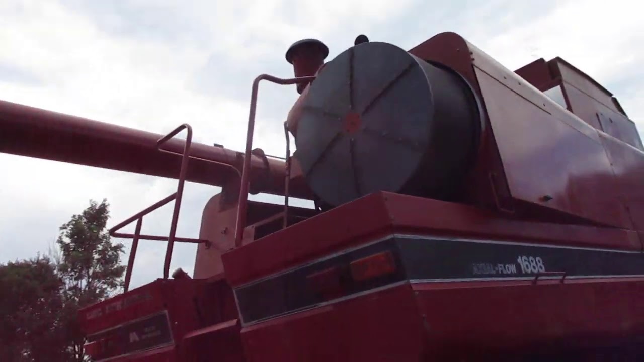 Case IH 1688 Axial Flow Combine - YouTube