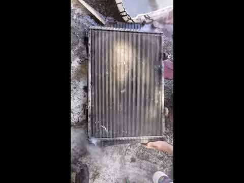 Si te pastrojme nje radiator uji makine - YouTube