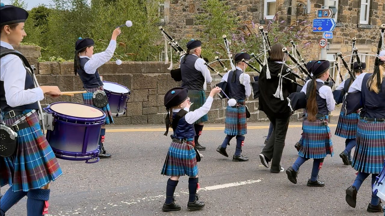 Cute Scottish drummer keeps the flourishing tradition alive - YouTube