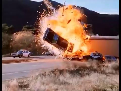 The Underground (1997) Car Chase 3
