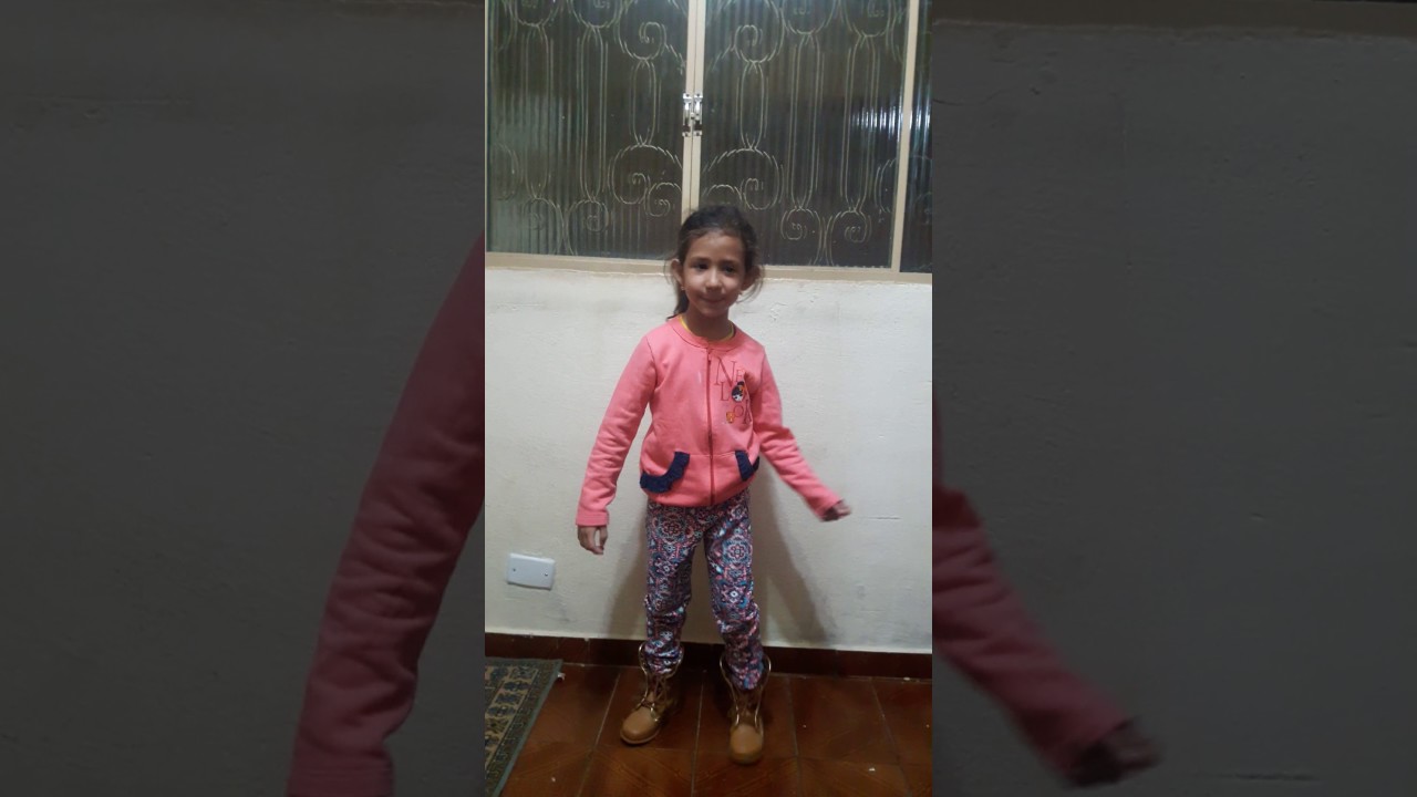 A menor dançarina de funk... - YouTube