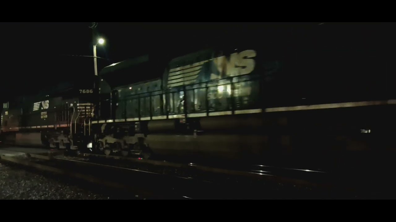 NS 245 with NS 1098 SD70ACE and NS 7686 ES40DC - YouTube