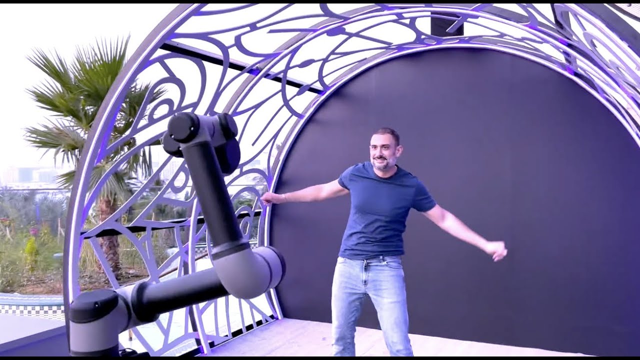 Robotic photo booth arm warm-up | iboothme.com - YouTube