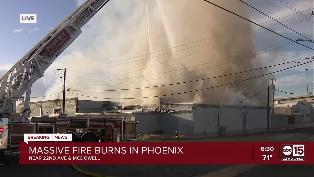 Large fire at Phoenix commercial building - YouTube