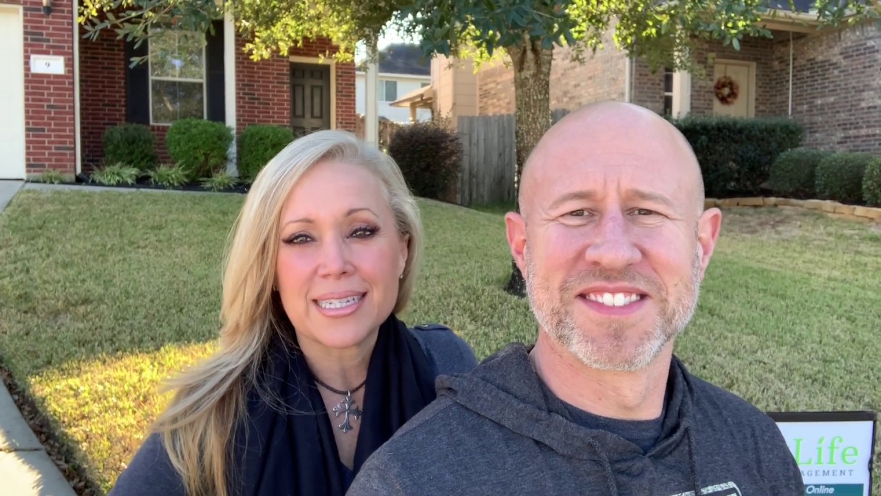 Mark and Nicole show off a new property - YouTube