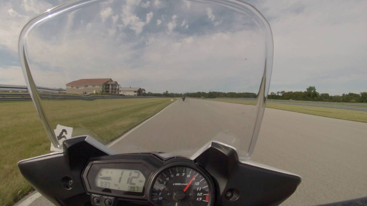 Yamaha FZ1 chase BMW 1000rr on race track and takes over - YouTube