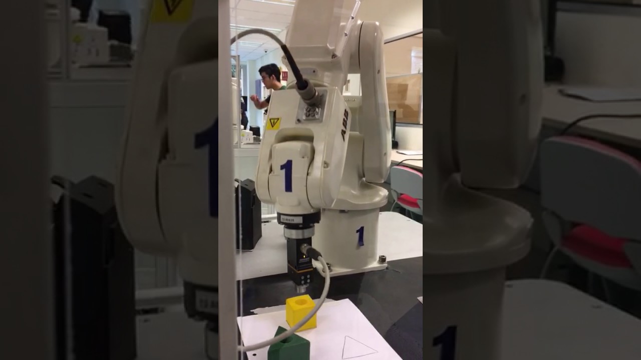 Industrial Robot (Pick and Stack) - YouTube