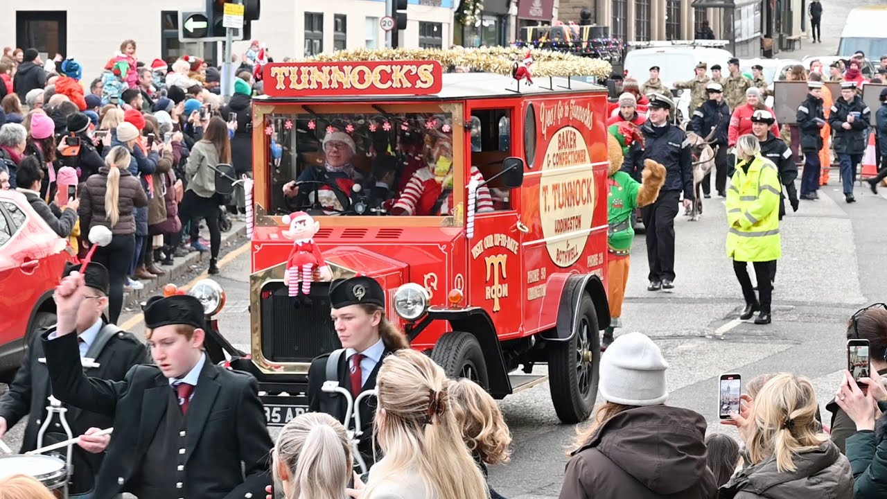 Edinburgh Christmas Santa Parade 2022 - YouTube