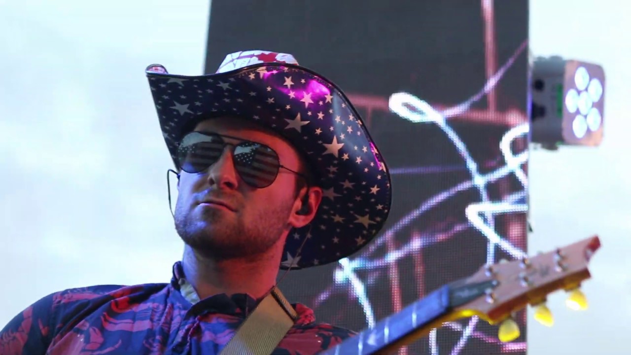Mason Jarr - It's A Long Way To The Top (If You Wanna Rock'N'Roll) AC ...