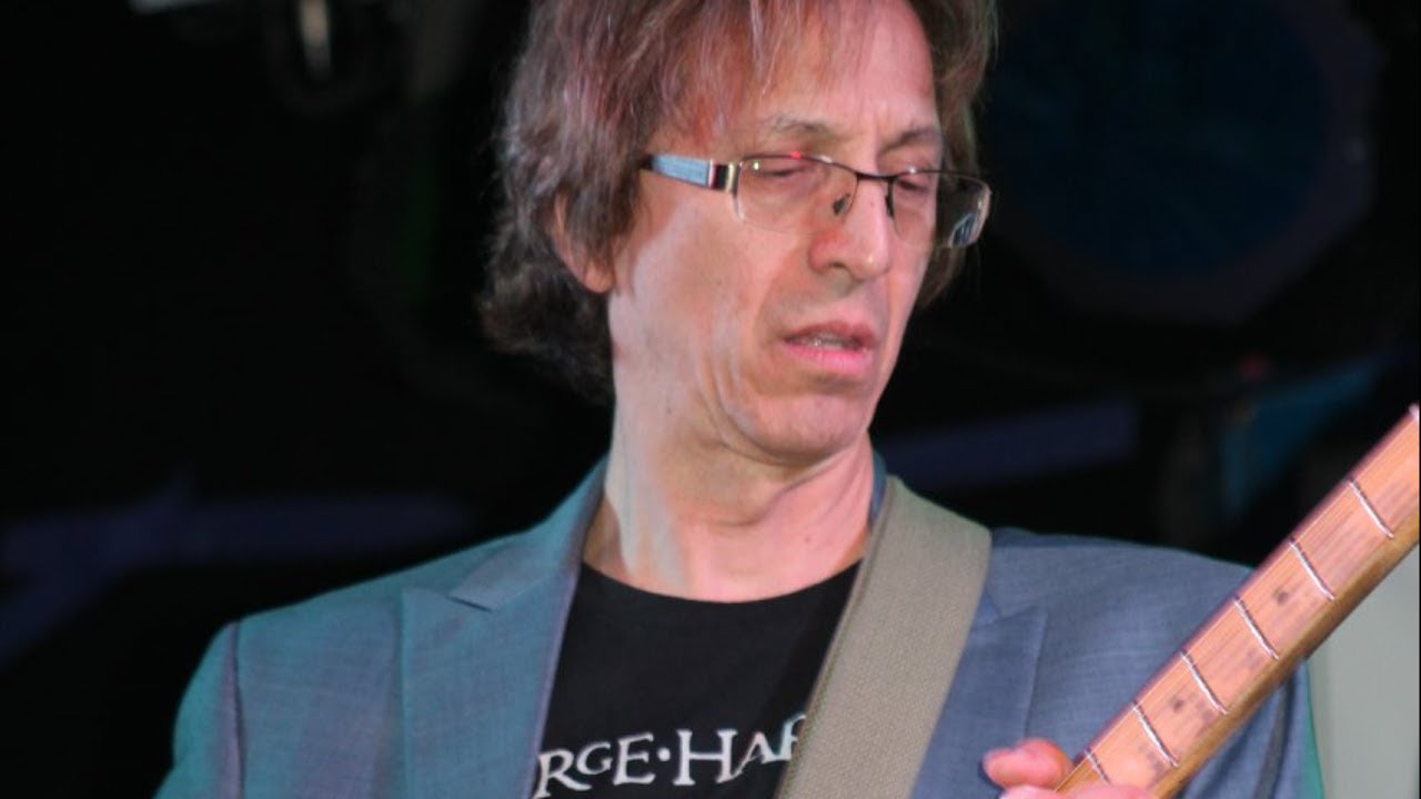 Ricky Z - Get in the Corner! - YouTube