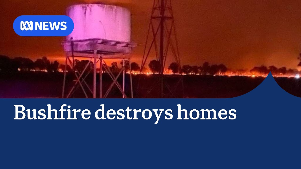 At least two homes destroyed in Victorian bushfire | ABC News - YouTube