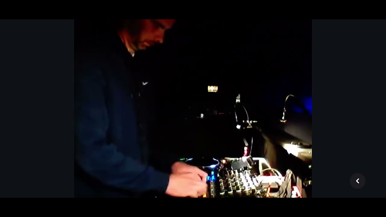 Live set from a club in London - YouTube