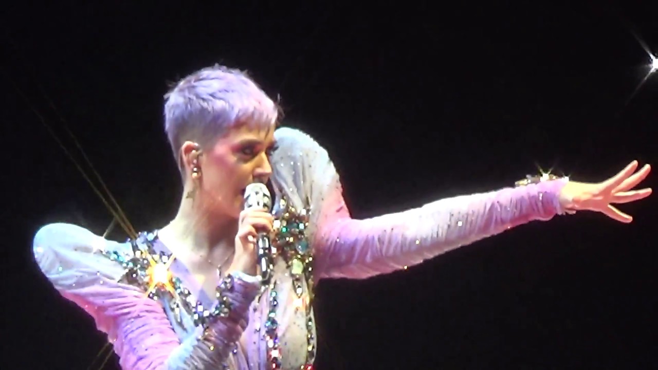 Katy Perry | Witness The Tour | Finale Firework | Bologna, Italy - YouTube