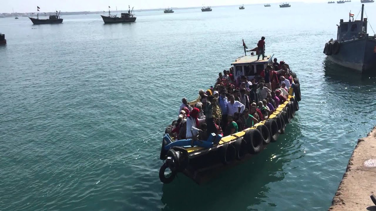 Ferry between Okha and Beyt Dwarka. - YouTube