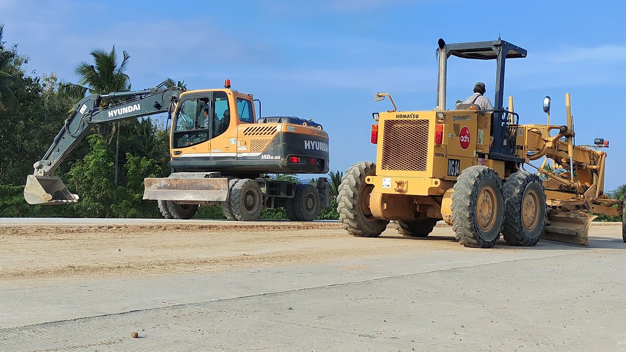 Excavator and motor grader operator skills leveling toll road ...