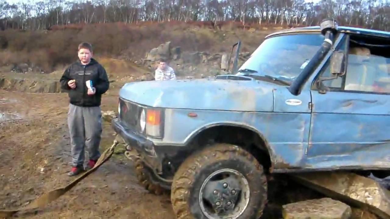 Range Rover Classic stuck on huge concrete slab - YouTube