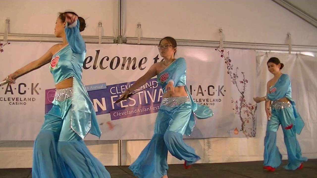Chinese Sword dance at Cleveland Asian Festival - YouTube
