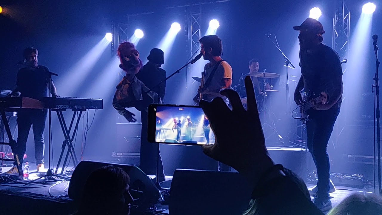 Red Band & Full Trunk LIVE 2019 - YouTube