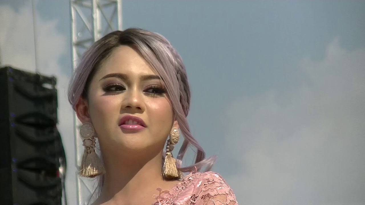 JENITA JANET ACARA INBOX SCTV LIVE KARANGANYAR JULI 2017 - YouTube