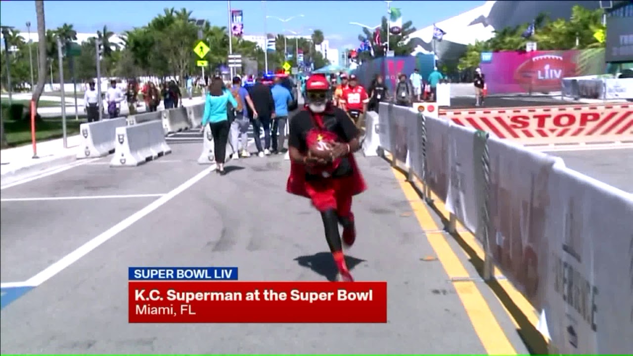 KC Superman makes an appearance at Miami - YouTube