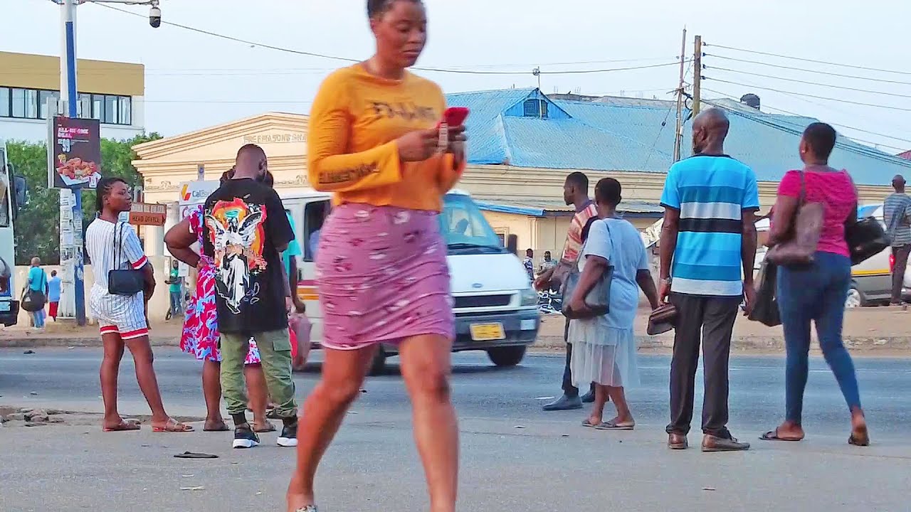 INSIDE GHANA'S MARKET BUS STATION || AFRICAN WALK VIDEOS - YouTube