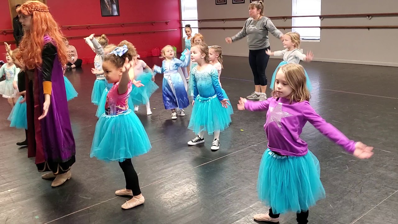 Elsa dance - YouTube