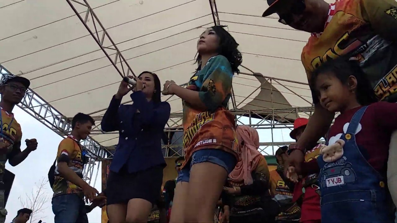 Goyang erotis - YouTube