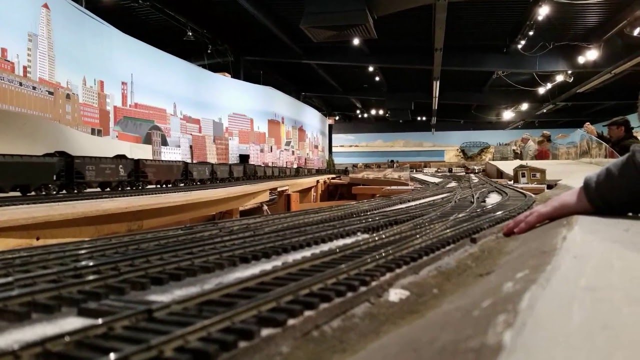 Chi-Town Union Station giant model train - YouTube