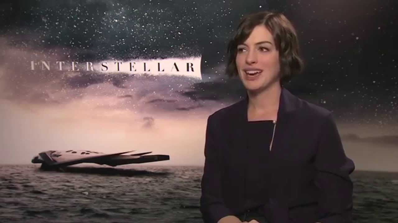 Interstellar - Anne Hathaway interview (London, European Première) - YouTube