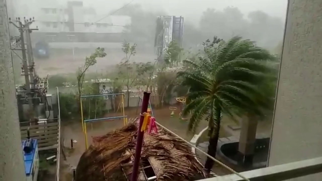 Chennai Cyclone Vardha - YouTube