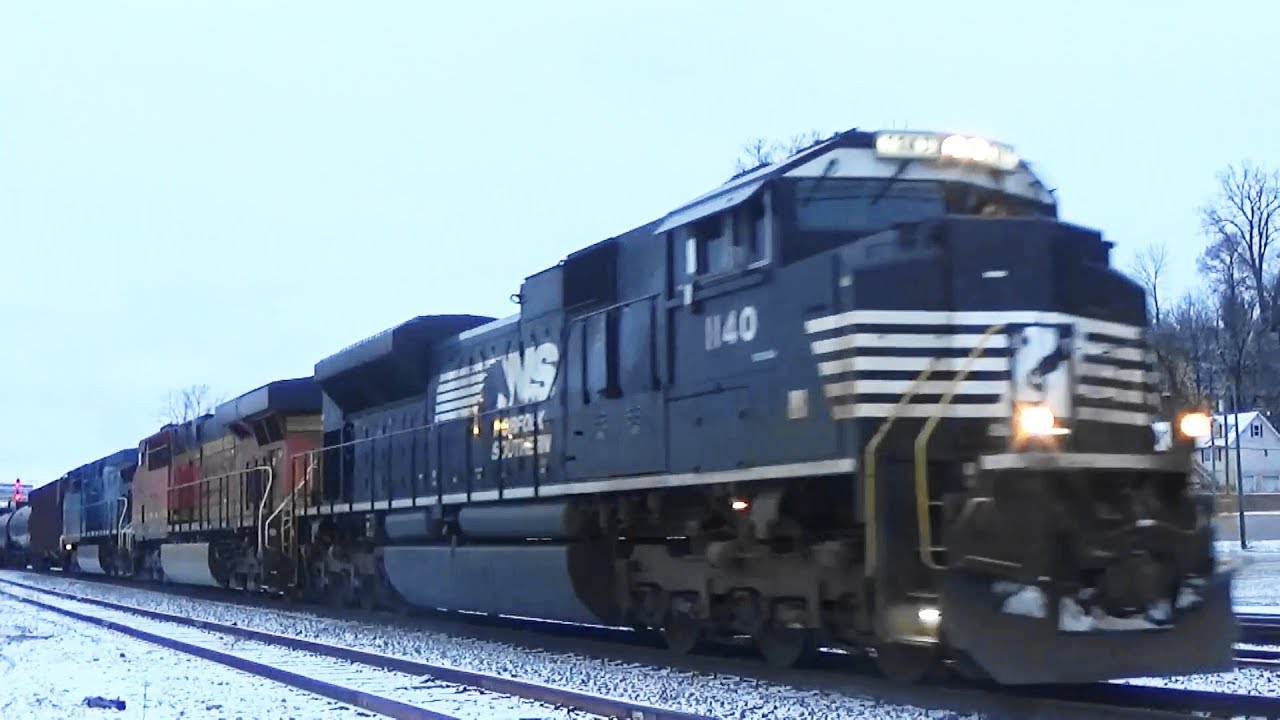 NS 1140 w/ BNSF & CEFX Power, East Dubuque, IL, 1/1/19 - YouTube