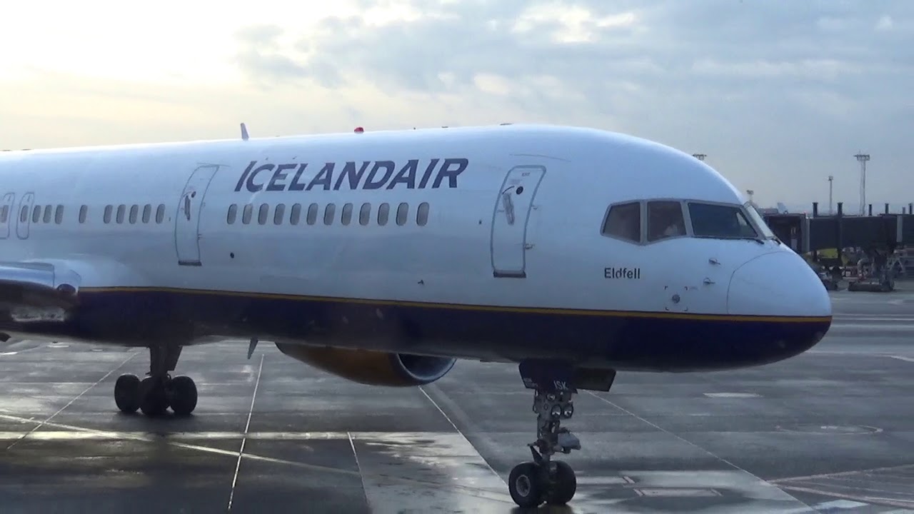 Iceland air B757-300 taxing to gate - YouTube