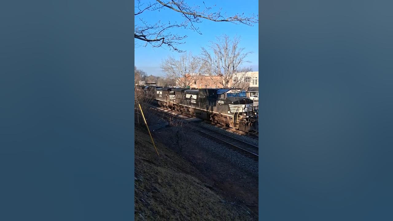 Extremely Loud High Pitch "Crawl thru town Speed Restrictions Norfolk Southern #4539 -#28r ...