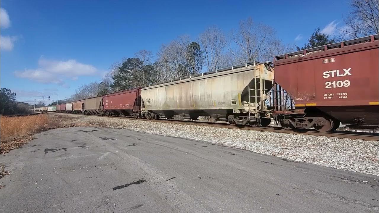 UP 6431 leads the northbound grain train at the tower - YouTube