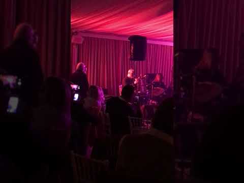 Ümit özat Aziz yıldırım için türkü söyledi