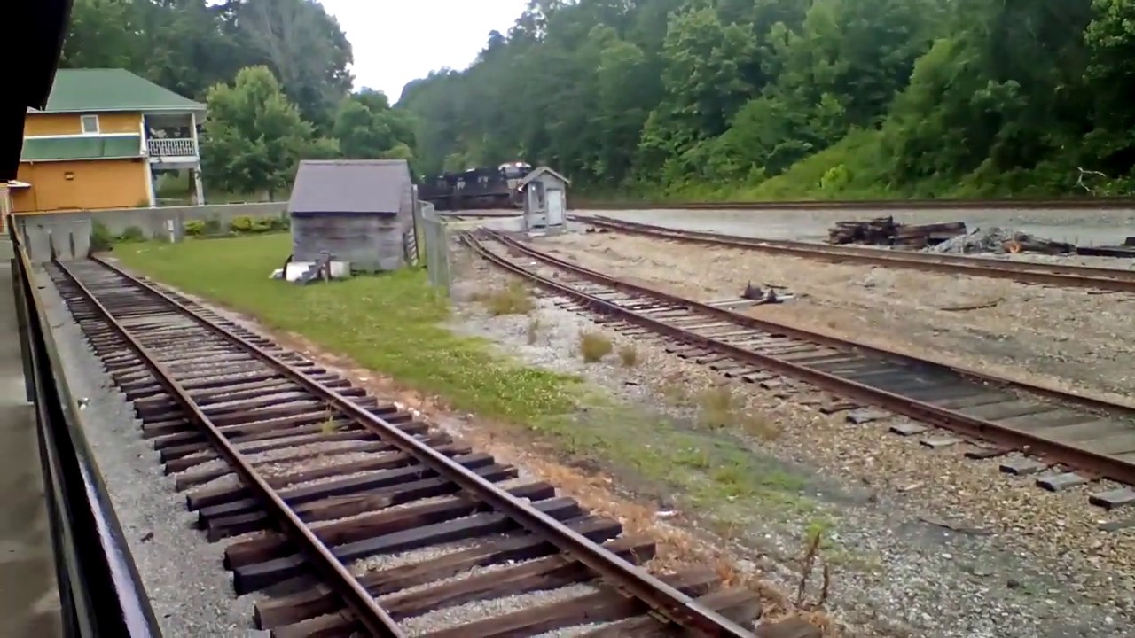 NS 8074 leads NS 143 thru Stearns w/ Penn Central Hopper - YouTube