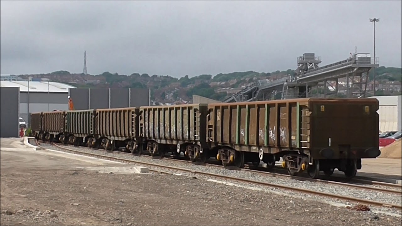 First Aggregates Train @ Newhaven Marine - DB Cargo Class 66113 Arrives ...