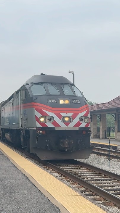 METX 415 enters Oak Forest with a horn show! - YouTube