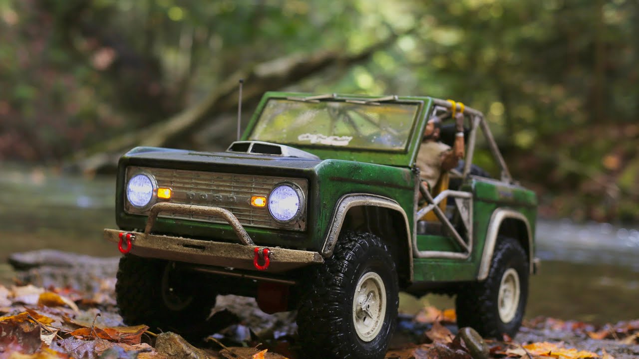 Axial; Early Bronco Fall Colours! - YouTube